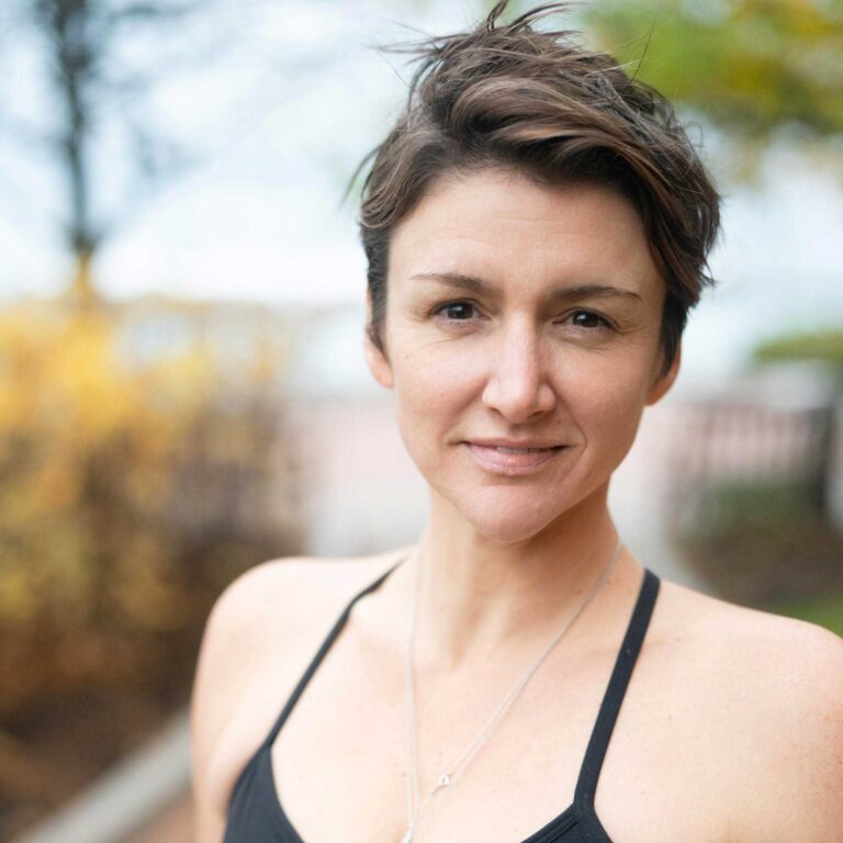 Marina Traub - The Travel Yogi